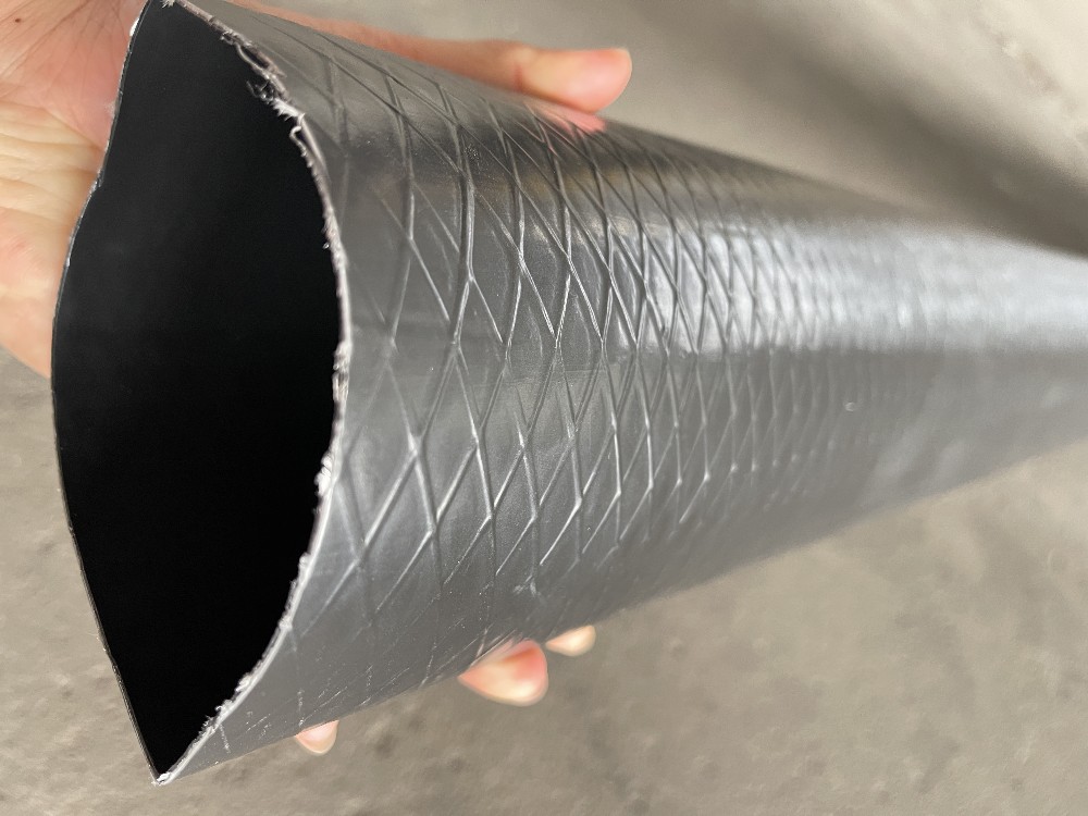 Polyethylene layflat hose with yarn reinforced extrusion line