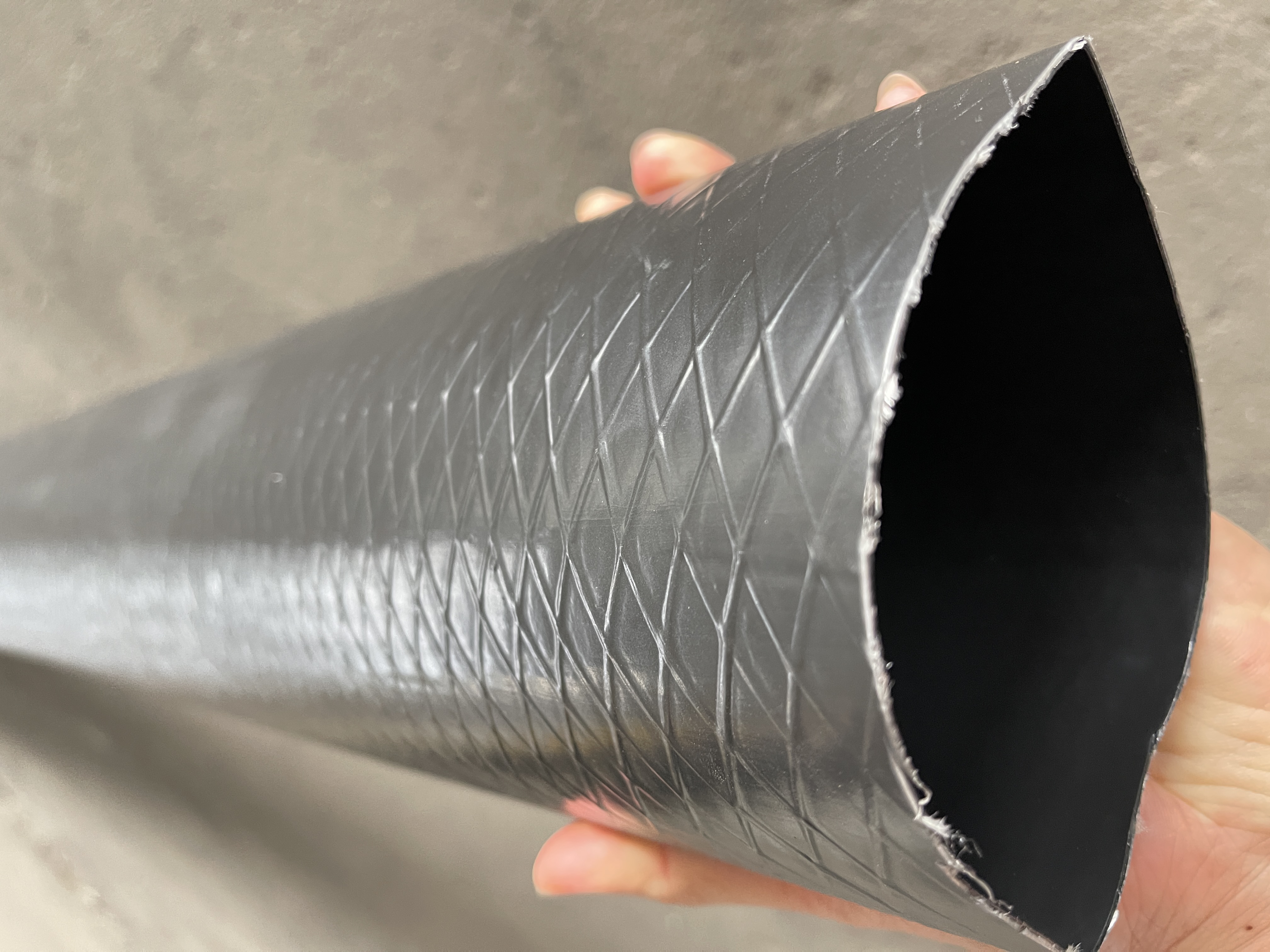 Polyethylene layflat hose with yarn reinforced extrusion line